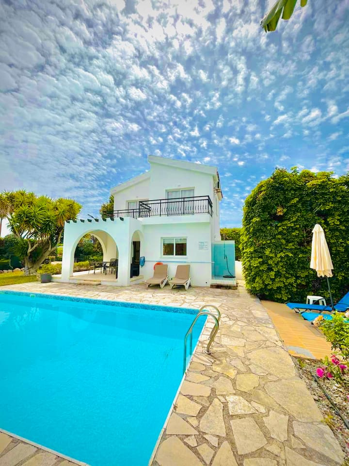 Sun 4 Beach Villa - Argaka