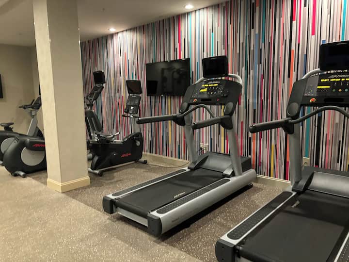 Walk To Aquarium! 2 Affordable Rooms W/ Gym Access - Baltimore, MD