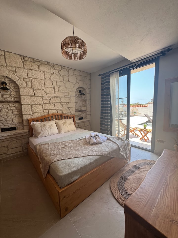 Havuz Manzaralı Oda 102 Numara. - Çeşme