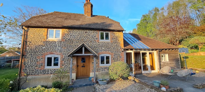 Charming Character Cottage - Petersfield
