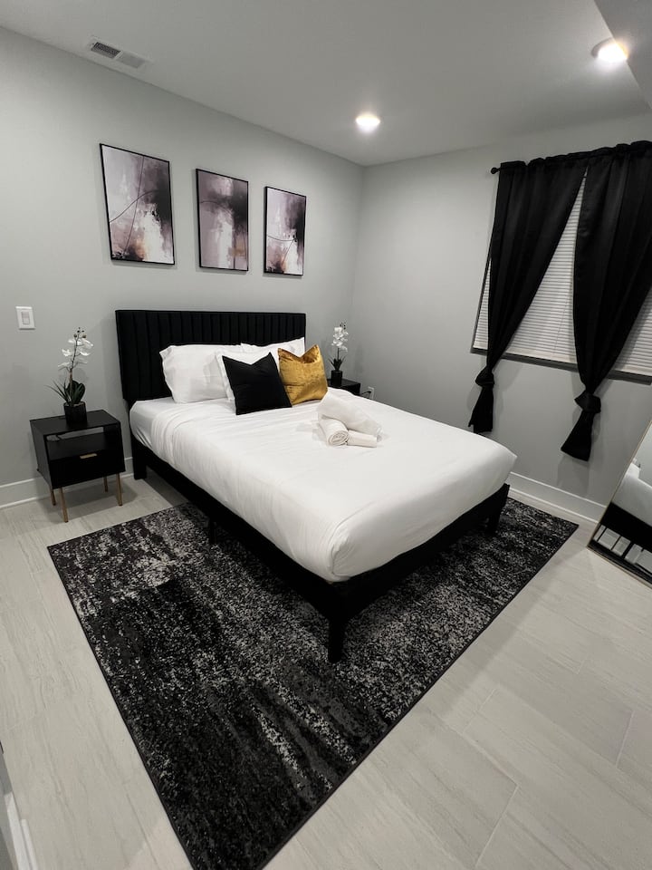 The Luxe Noir 2fl|3bd|2br|patio - Philadelphia, PA