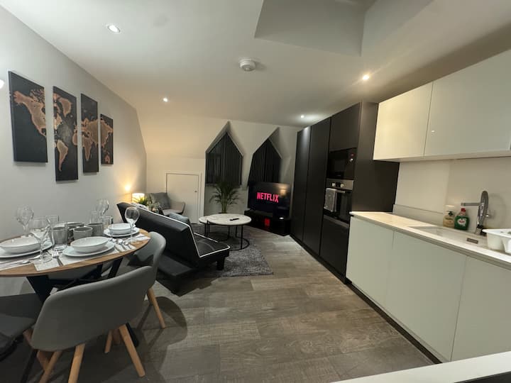 2br Flat In Prime Location. - Slough