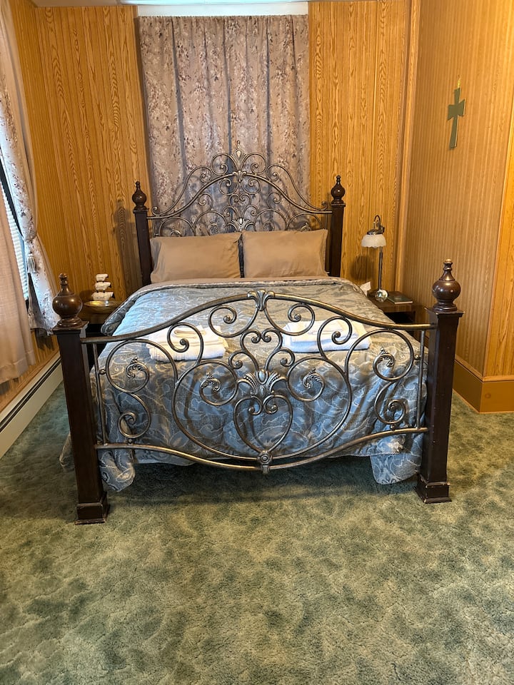 Rm #1 - Ireland Room - Punxsutawney, PA