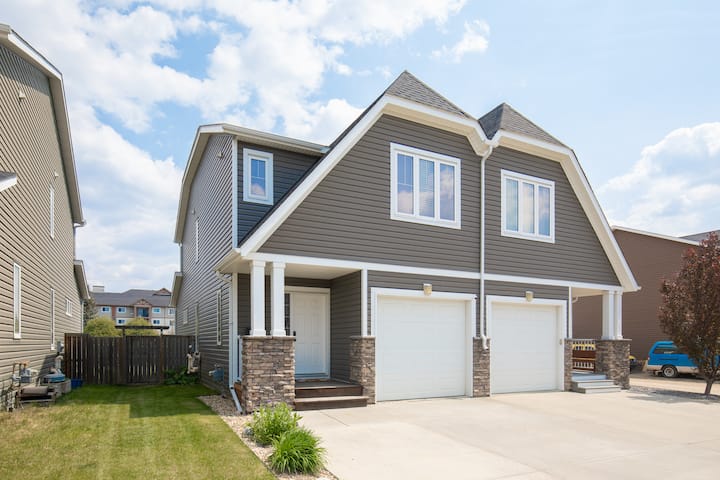 Luxury Meets Modern Comfort - Red Deer