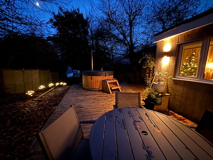 Cornish Wooden Cabin & Hot Tub - Redruth