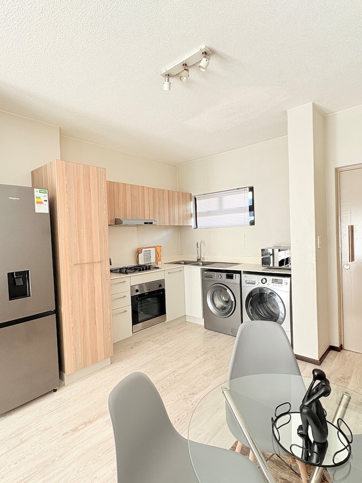 2 Bedroom Oasis With Pool - Lanseria