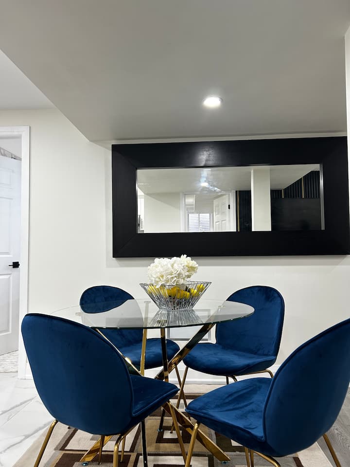 Modern 2 Bedroom Apartment With Breakfast - Milton, Canadá