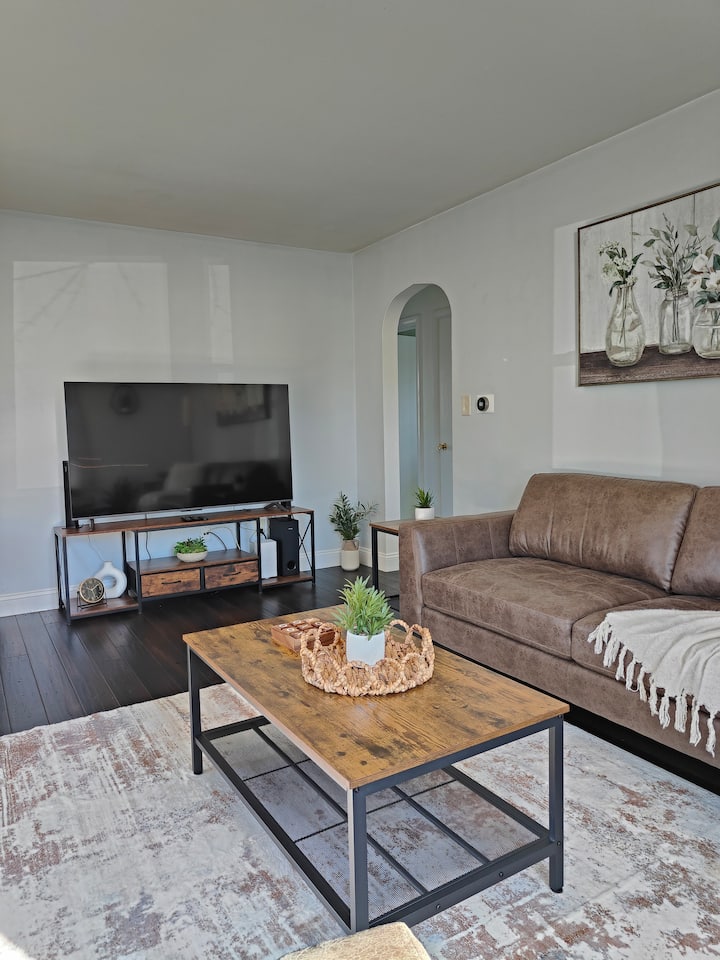 The Brick House On Main - 3 Bed - Hershey, PA