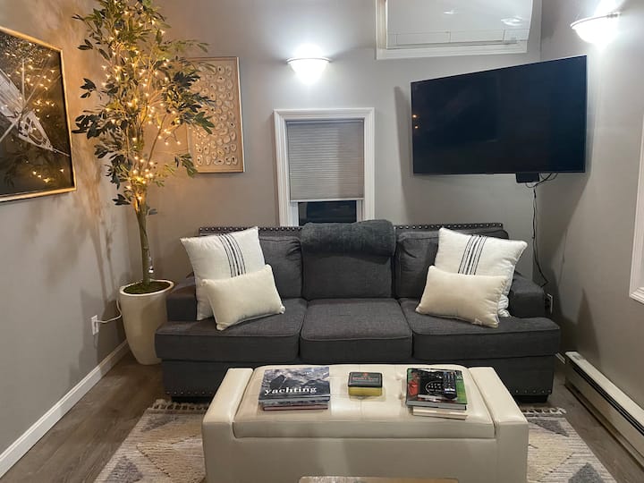 Downtown! Entire Home W/ Tiki Bar & Grill! - Wolfeboro, NH