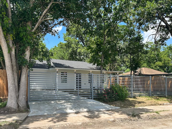 Southwind White House - South Park - Houston