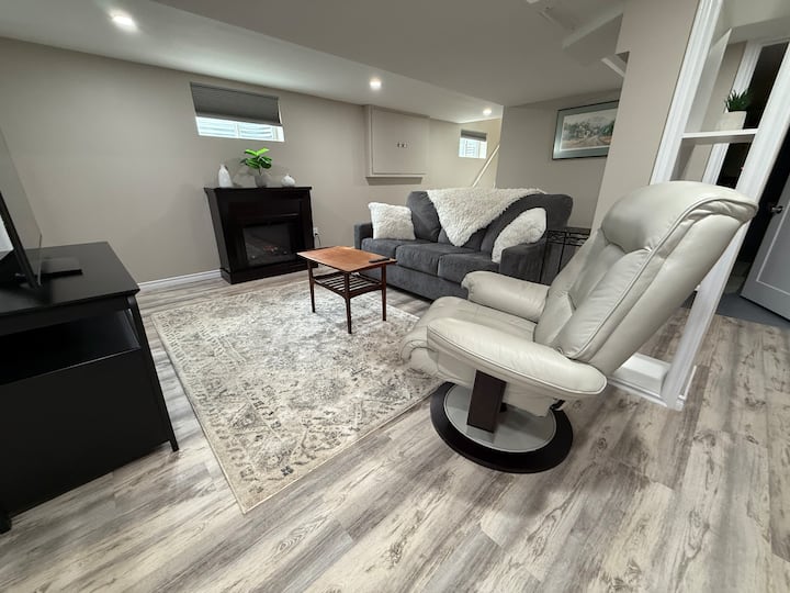 Modern Comfort Retreat - Thunder Bay