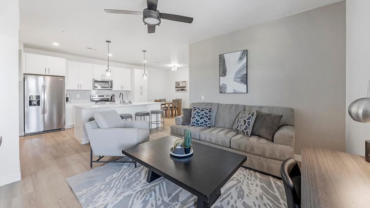 Landing | Amazing 2bd, Gym, Pool - Casa Grande