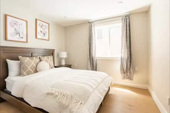 Private Room On Hill Close To Sf - San Francisco, CA