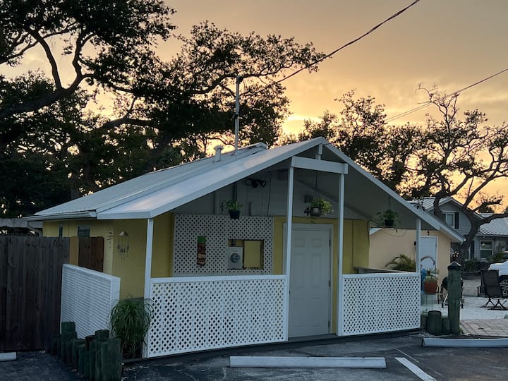 Sunny Cottage On Lemon Bay - Englewood, FL