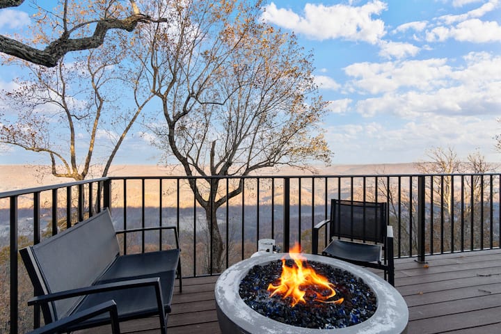 Breathtaking View | Soaking Tub | Fire Pit | Grill - Lookout Mountain, GA