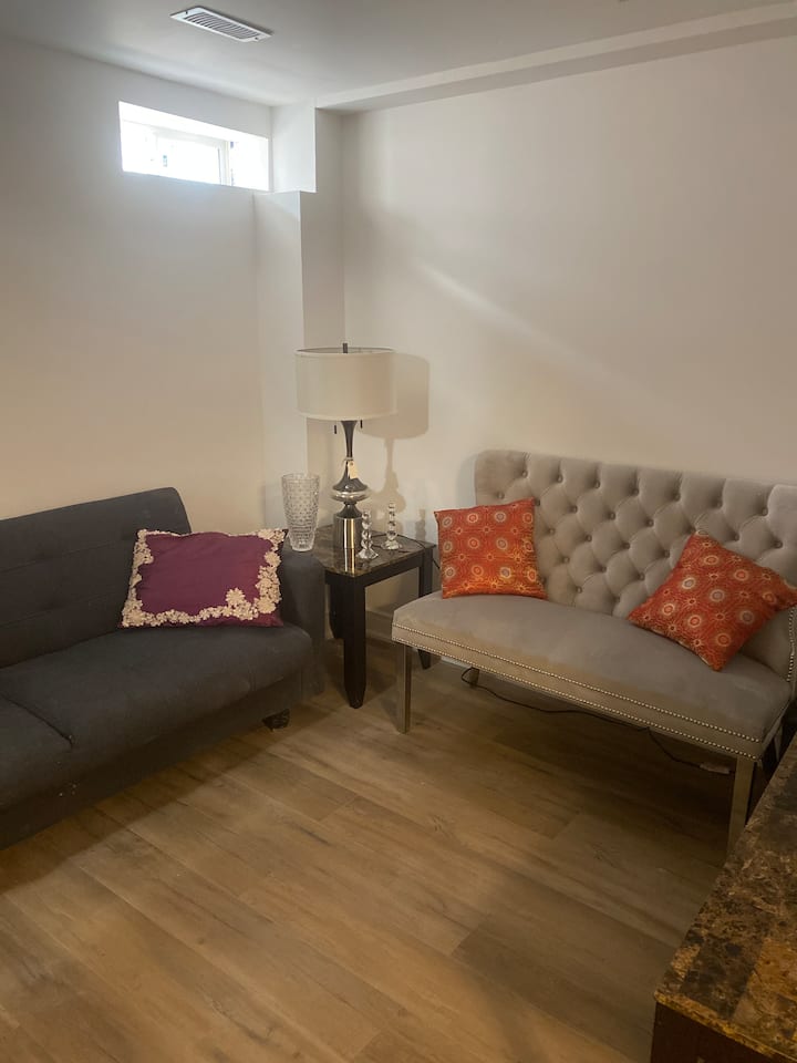Cozy One Bedroom Basement - Milton