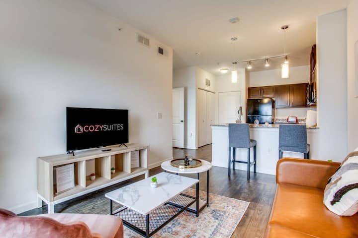 Modern Studio W/kitchen & Workspace - Pflugerville, TX