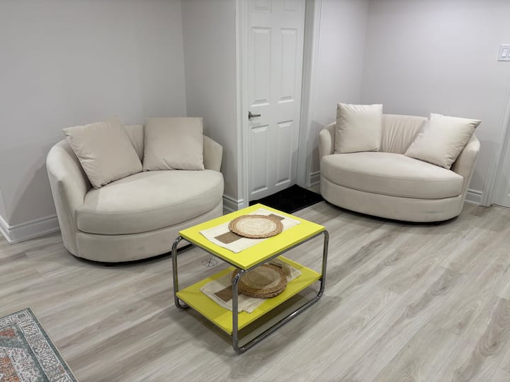 Beautiful Newly Renovated Suite Near The Airport - Toronto