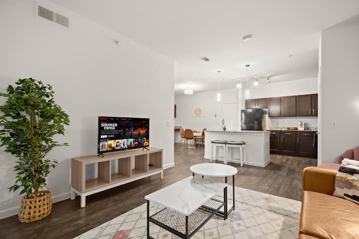 Peaceful Retreat~ Comfy Bed + Fast Wi-fi - Pflugerville, TX