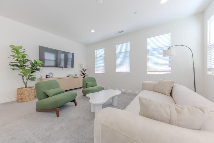 Walkable Spot | Dine, Shop, Explore - Irvine, CA