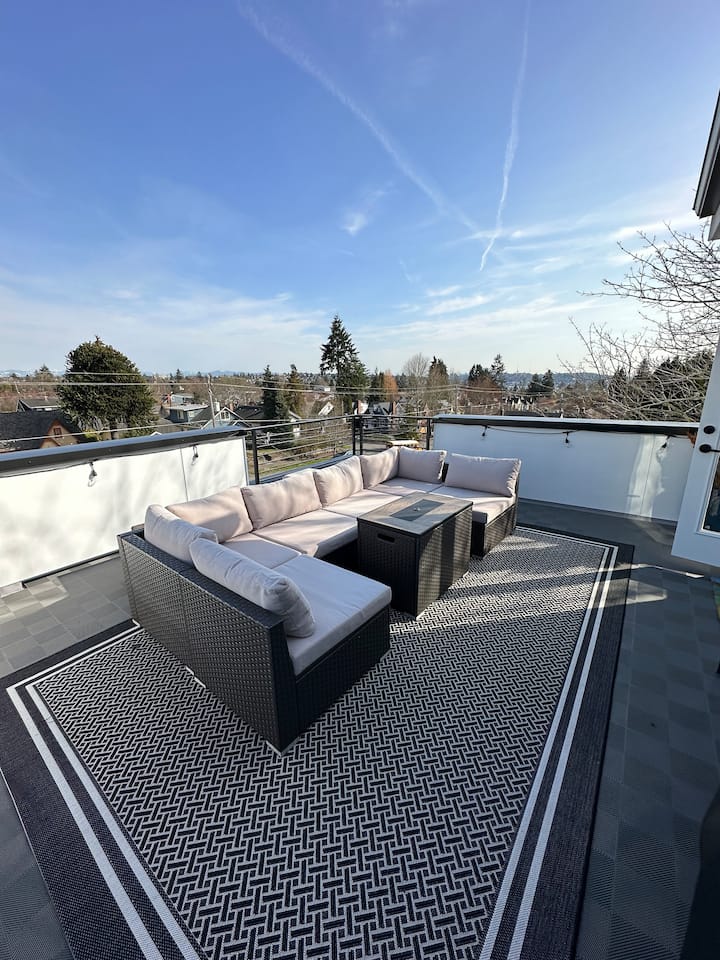 Modern 3-bedroom Townhouse - Shoreline, WA