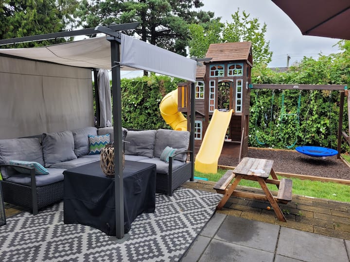 Modern Home W/backyard Patio - Delta