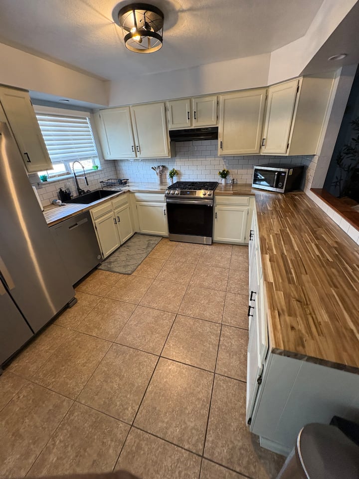 Awesome Farmington Getaway With A Ton Of Amenities - Farmington, NM