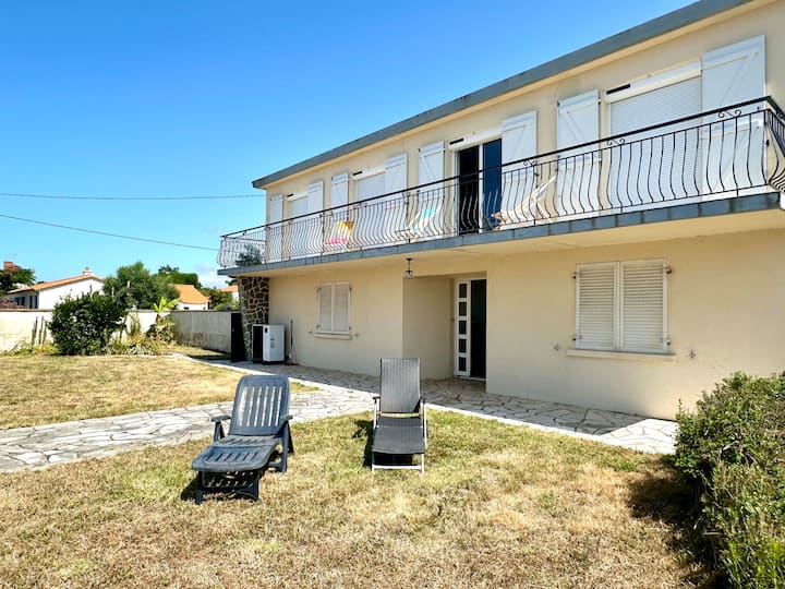 Maison Familiale éQuipée !
 10min à Pied De La Mer - Brem-sur-Mer