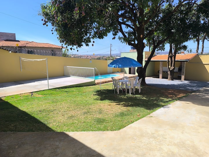 Casa Sollegria-espaçosa-piscina-churrasqueira - Montes Claros