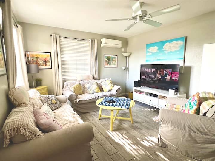 Sunny 1br/1ba Steps To St Pete Beach - St. Pete Beach, FL