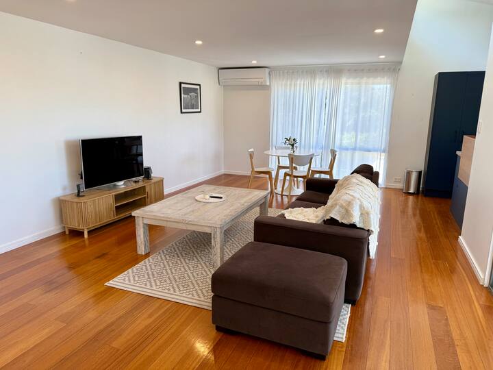 Coastal Escape: Pool & Ocean Views - Stanwell Tops