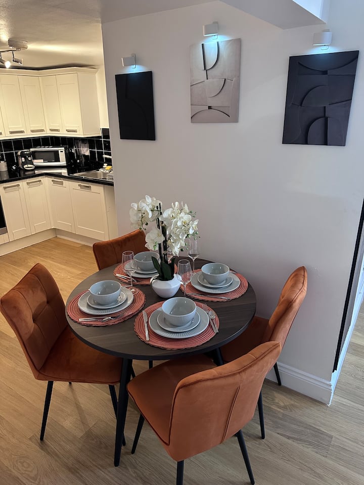 Spacious 2 Bedroom, Sleeps 6 *Near O2* - Woolwich