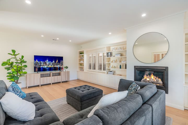 Central La Modern Single-level Home Near Wilshire - Beverly Hills, CA