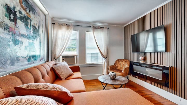 Downtown Brunswick Apartment - Brunswick, ME