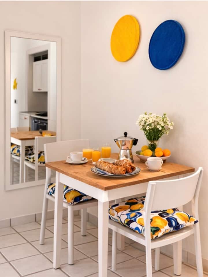 Yellow Sunshine Room - Piano di Sorrento