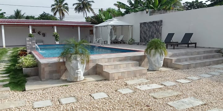 Confort, Piscina Y Parking -