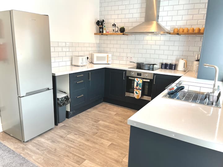 Ideal 4 Bed Home Sleeps 7 Nr Middlebrook Stadium - Bolton