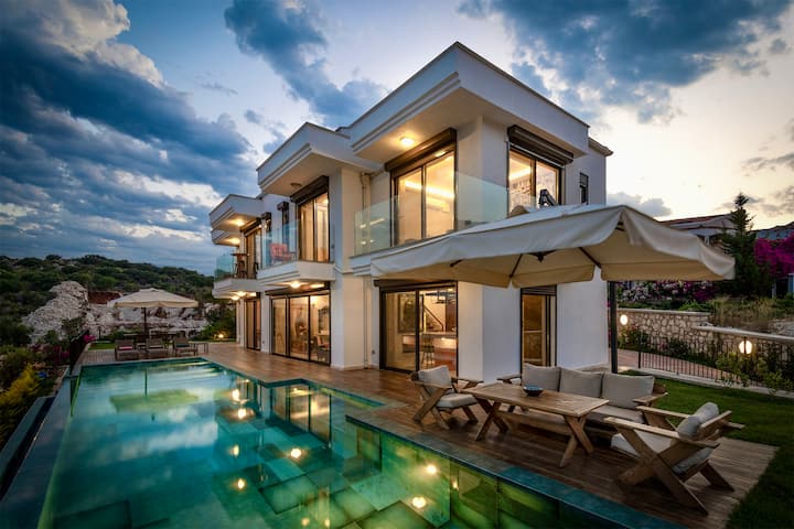 5-bedroom Luxury Villa With Pool, Sea View & Gym - Kaş