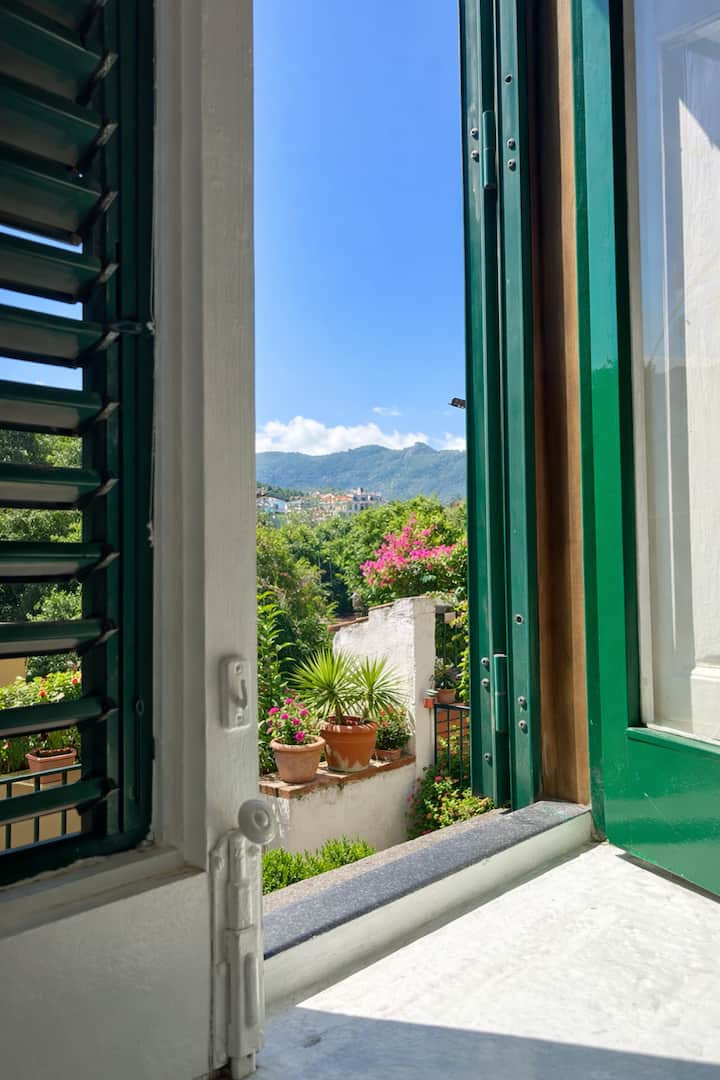 Red Sunshine Room - Piano di Sorrento