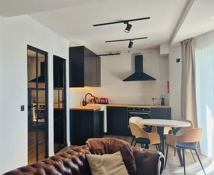 2 Bedroom Beachside 13th Floor Apartment - Pembroke, Malta