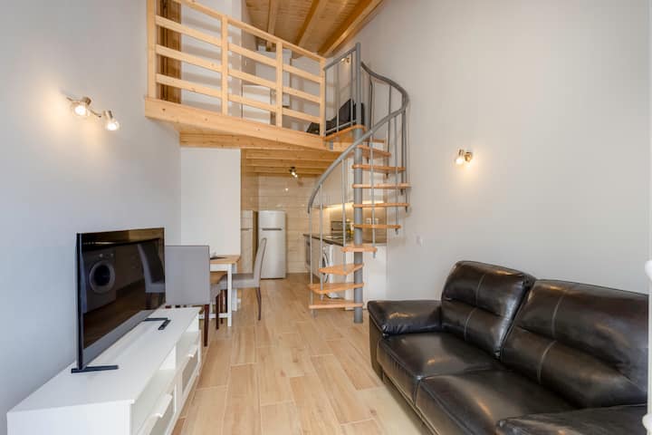 Grey House Almadena - Luz