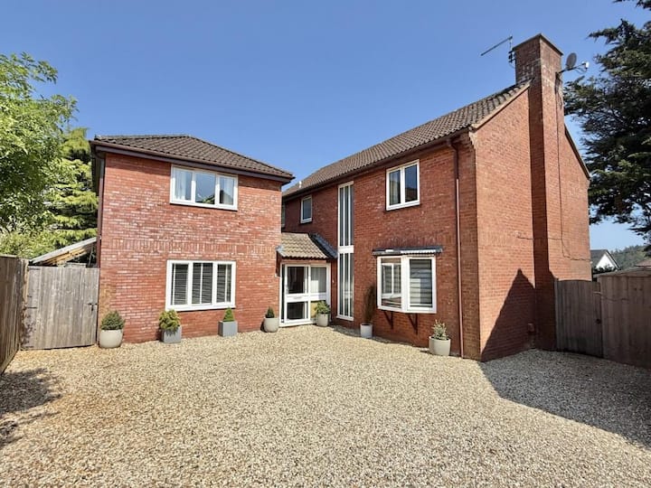 6 Bed House Sleeps 11 - Exeter - Devon