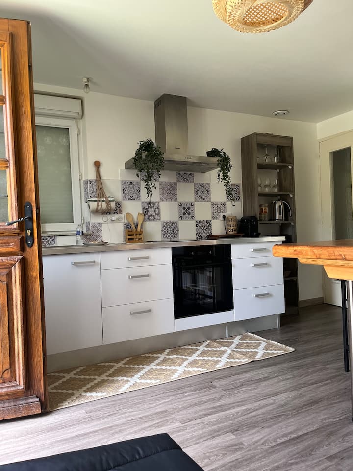 Petite Maisonnette Avec Parking - Bourg-en-Bresse