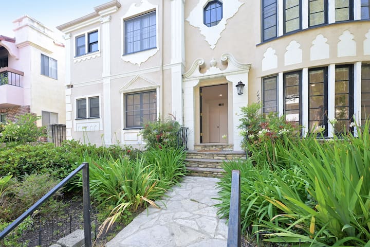 Gorgeous Beverly Hills Cottage - Beverly Hills, CA
