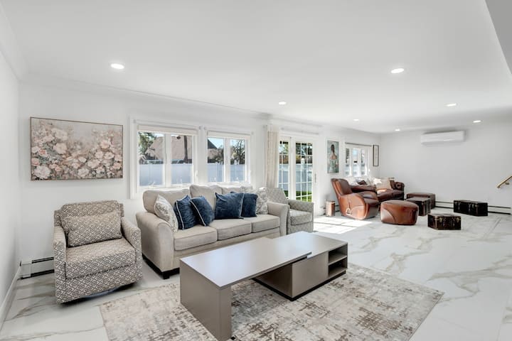Luxury 4br | 3.5bath | Sleeps 10 - Seaford, NY
