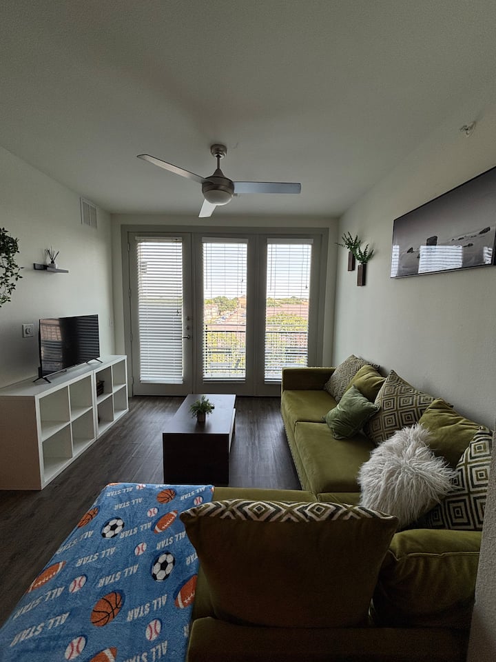 The Link & Lounge | Covered Parking, Balcony - Carrollton, TX