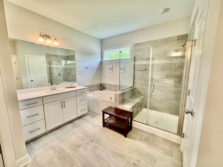 Luxury Master Suite, Central Rtp, Pool, Gym & More - 德罕