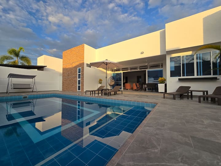Casa Mayam, 
Hermosa Casa Con Piscina Privada - El Espinal
