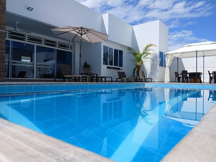 Casa Mayam,
Hermosa Casa Con Piscina Privada - El Espinal