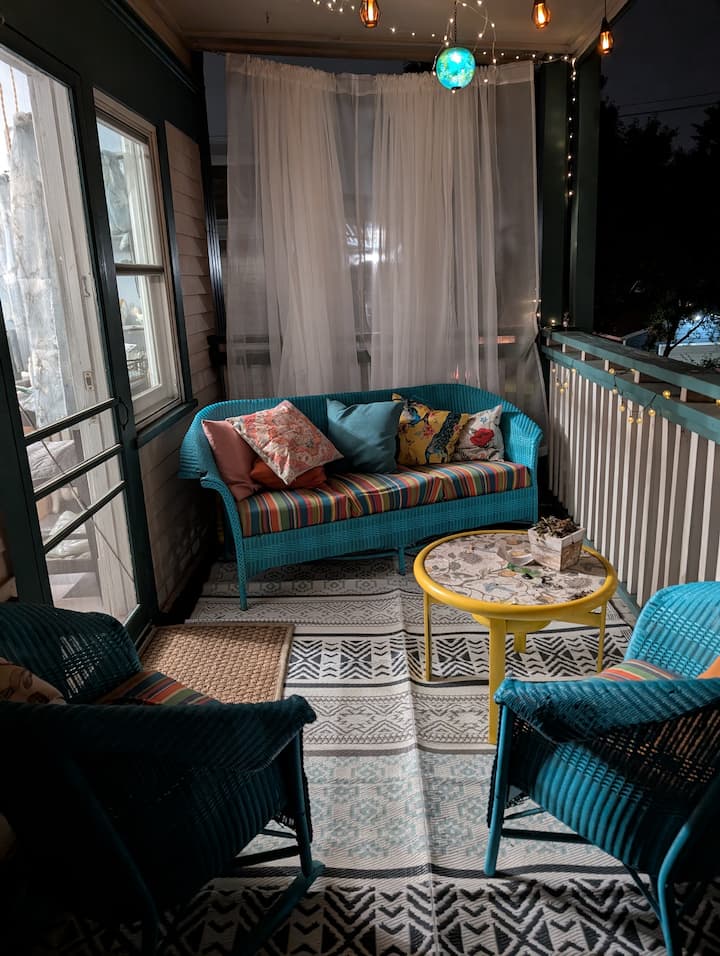 Skyline Suite For Four – Glam Nights & Quiet Days - Saint Paul, MN